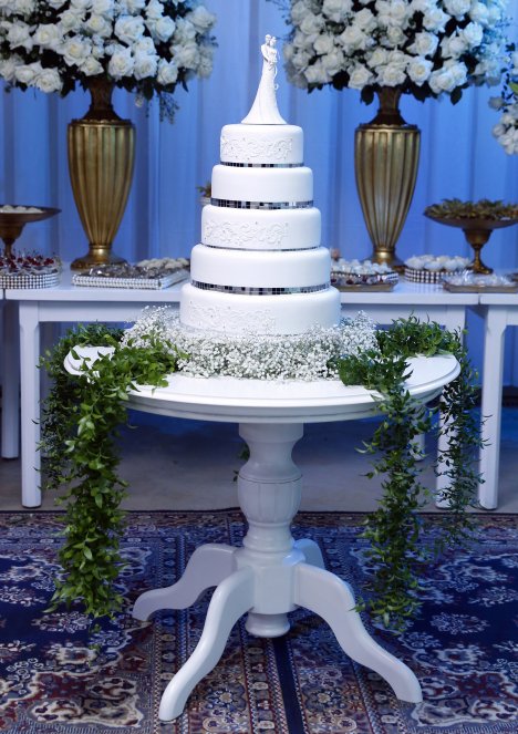 Wedding Cake Table Decoration Ideas For Wedding Flowers On A Cake wedding-cake-table-decoration-ideas-for-wedding-flowers-on-a-cake